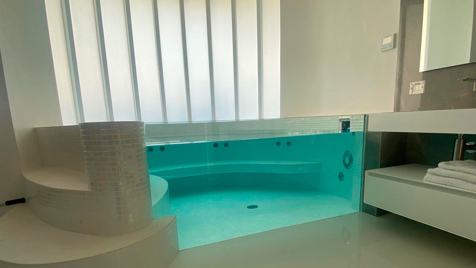 Spectacular jacuzzi bathroom tiled in mosaic